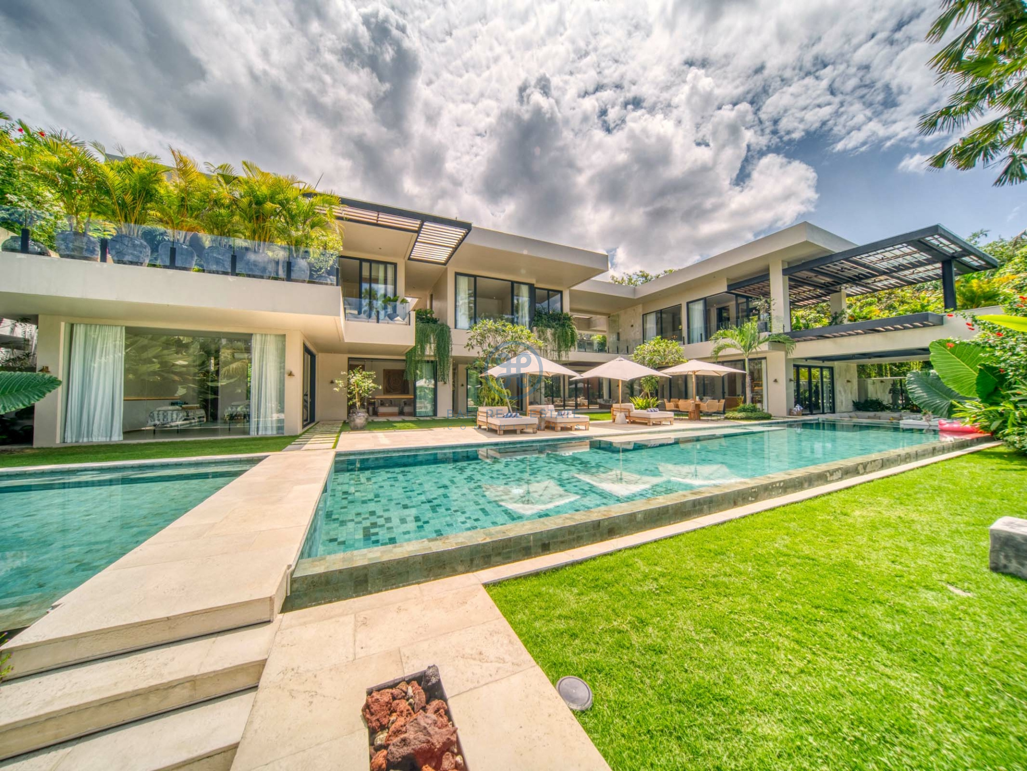 3-BR Tropical-Japanese Villa In Tumbak Bayuh